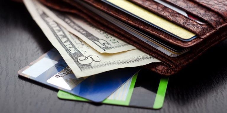 Cash vs. Credit Card: Which Is the Better Payment Option?